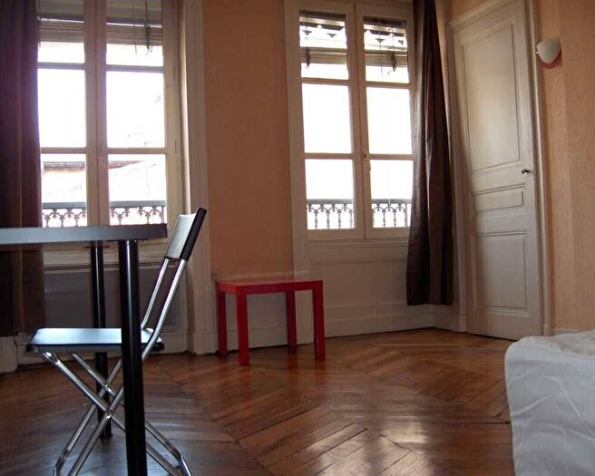 Appartement à louer - Presquîle, Centre ville, Cordeliers, Lyon ème arrondissement - 4 pièces - 8 chambres