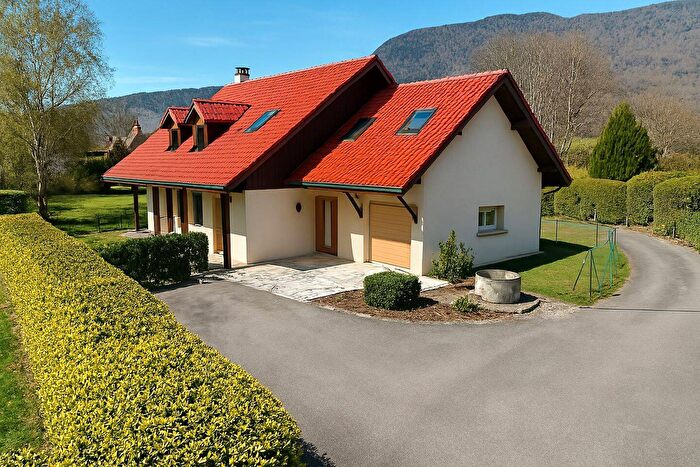 Maison à louer - Divonne-les-Bains - 7 pièces - 5 chambres