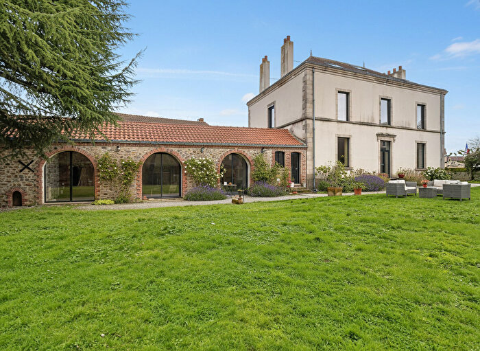 Maison à vendre - Roussay - 9 pièces - 6 chambres
