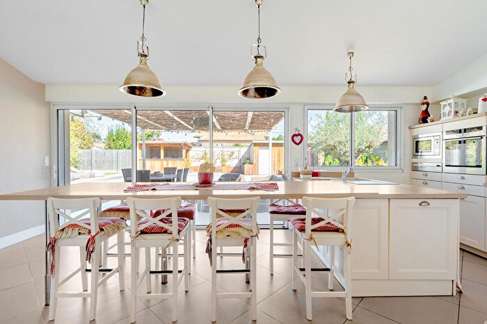 Maison à vendre - Saint-Médard-en-Jalles, Centre-ville - 6 pièces - 4 chambres