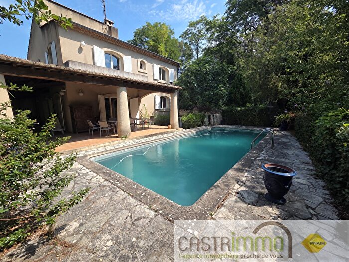Maison 8 pièces à Castries, à vendre