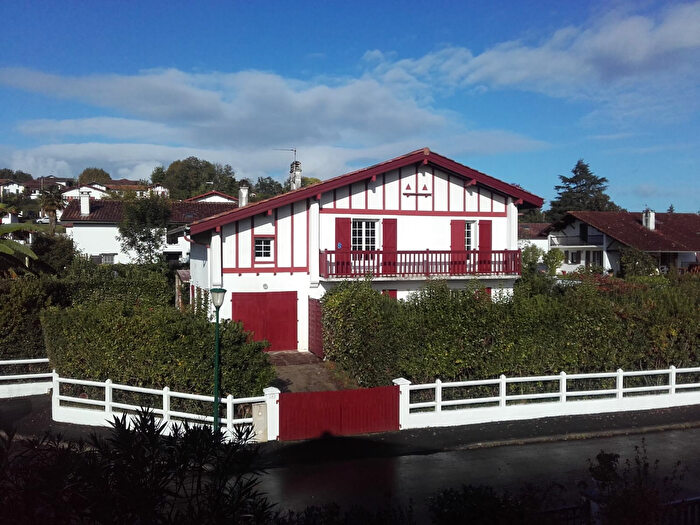 Maison à vendre - Saint-Pée-sur-Nivelle - 7 pièces - 5 chambres