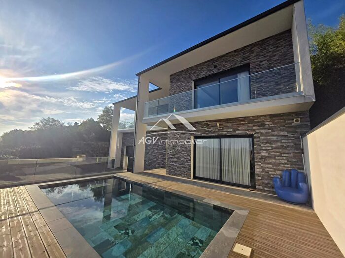 Maison à vendre - Alès - 5 pièces - 3 chambres