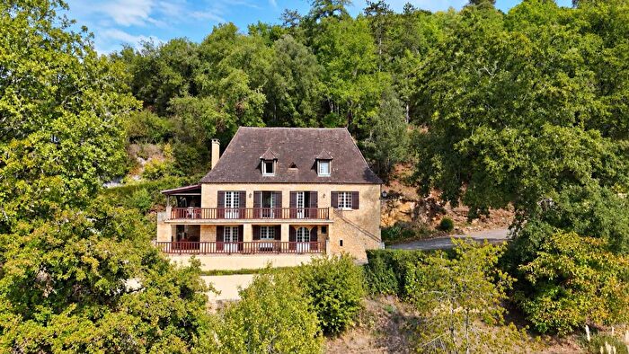 Beynac-et-Cazenac : Maison 10 pièces à vendre