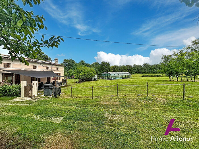 Saint-Martin-de-Gurson : Maison 9 pièces à vendre