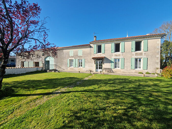 Maison à vendre - Surgères - 5 pièces - 4 chambres