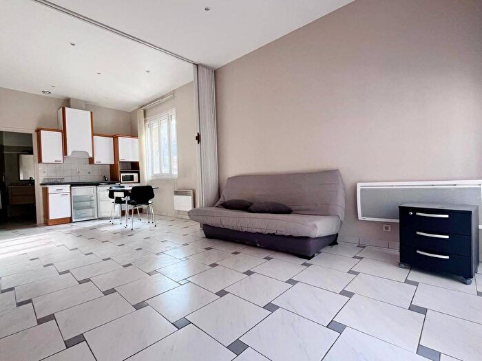 Centre Ville, Saint-Quentin : Appartement 1 pièce à louer