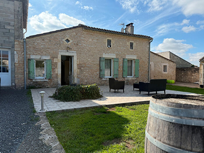 Maison à vendre - Saint-Ciers-sur-Gironde - 9 pièces - 6 chambres