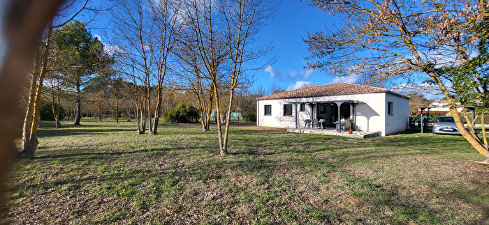 Maison à vendre - Villemoustaussou - 4 pièces - 3 chambres