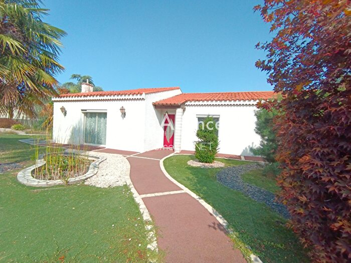 Saint-Michel-en-l'Herm : Maison 5 pièces à vendre