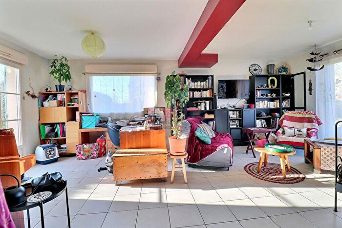 Maison à vendre - Saint-Vrain - 7 pièces - 5 chambres