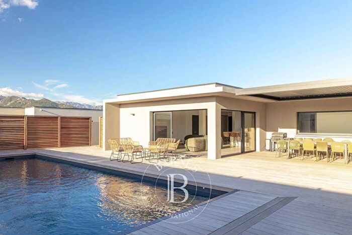 Maison à vendre - Lecci - 7 pièces - 6 chambres