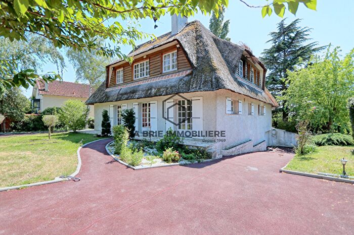 Mandres-les-Roses - Maison 7 pièces à vendre