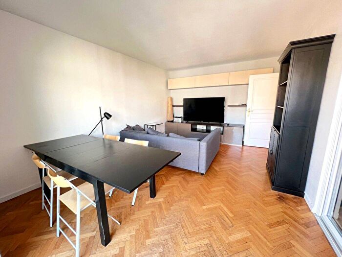 Appartement à louer - Colombiers, Issy-les-Moulineaux - 3 pièces - 2 chambres