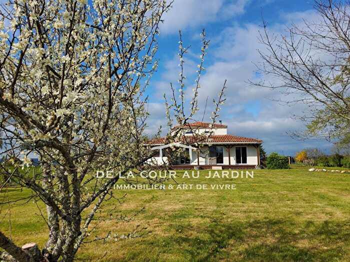 Maison à vendre - Eymouthiers - 5 pièces - 3 chambres