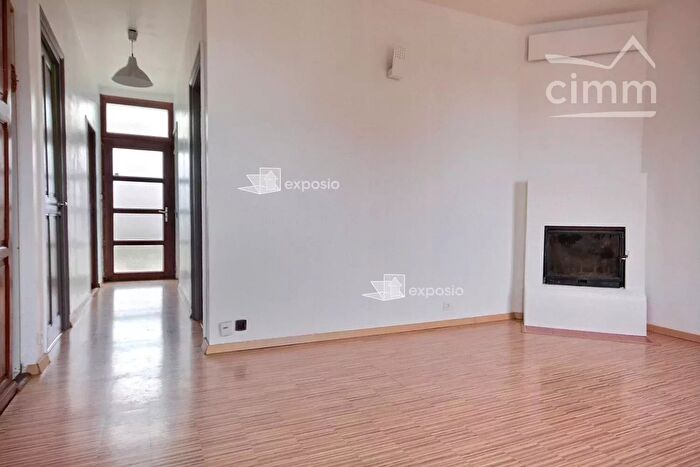 Maison à louer - Le Champ-près-Froges - 5 pièces - 3 chambres