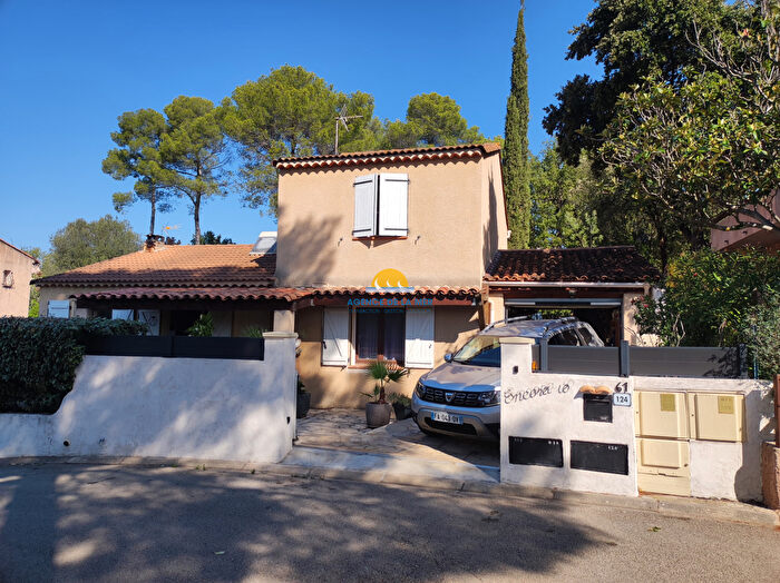 Maison 5 pièces à Fréjus, La Tour de Mare, à vendre