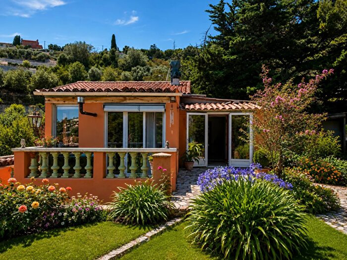 Maison 4 pièces à Sainte-Agnès, à vendre