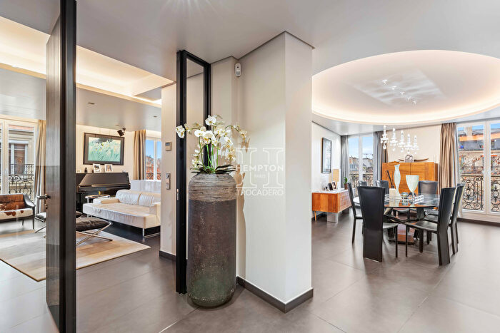 Appartement à vendre - Paris e , Elysée, Madeleine - 5 pièces - 3 chambres