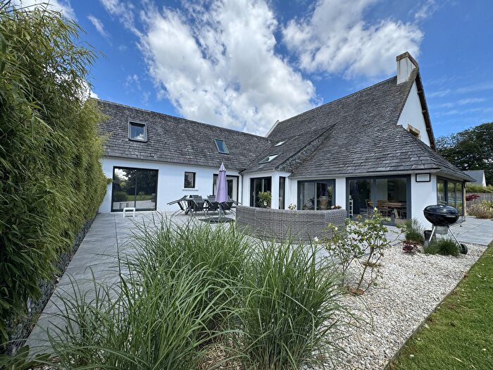 Maison 9 pièces à vendre à Ploudaniel