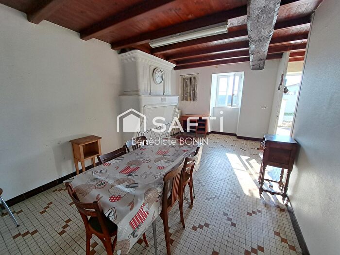 Maison à vendre - Berneuil - 4 pièces - 3 chambres