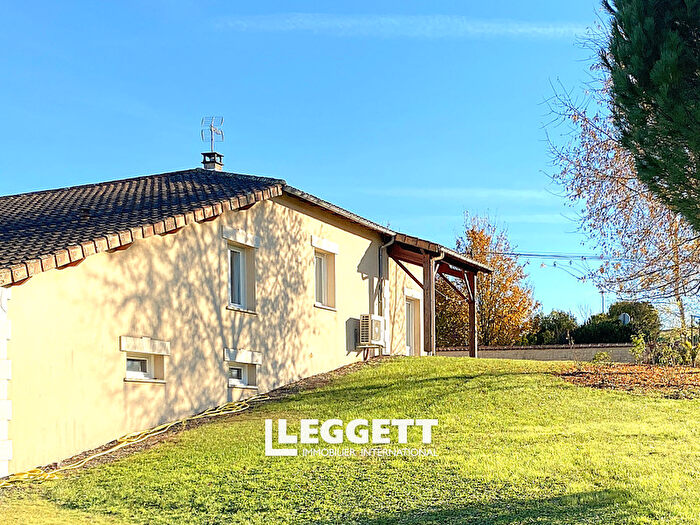 Maison à vendre - Montbron - 7 pièces - 4 chambres