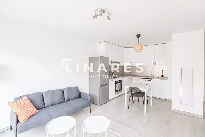 Appartement à louer - Aix-en-Provence, Pont de lArc - 2 pièces - 1 chambre