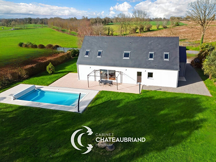 Maison 9 pièces à Sens-de-Bretagne, à vendre
