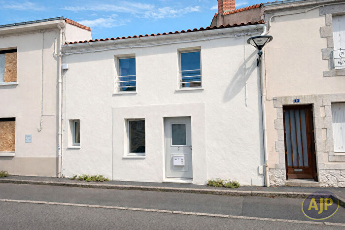 Maison à louer - Saint-Hilaire-de-Loulay - 4 pièces - 3 chambres