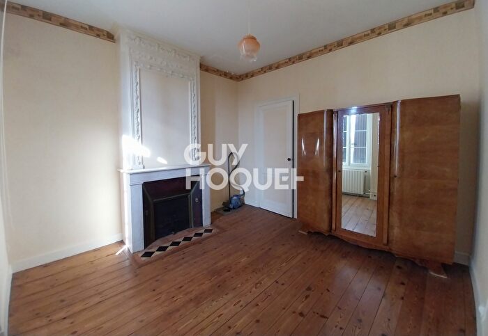 Maison à vendre - Saint-Estèphe - 6 pièces - 4 chambres