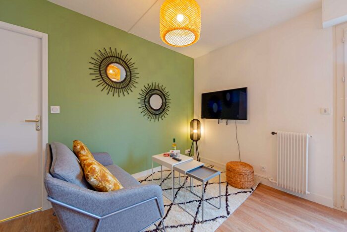 Appartement 6 pièces à louer - Quartiers Sud-Est, Francisco Ferrer