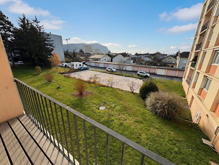 Appartement à vendre - Ambilly - 3 pièces - 2 chambres