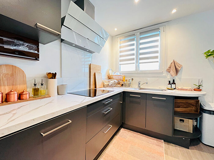 Appartement à vendre - Saint-Jean-de-la-Ruelle, Gambetta, Madeleine, Dix Arpents, Clos Neuf - 3 pièces - 2 chambres