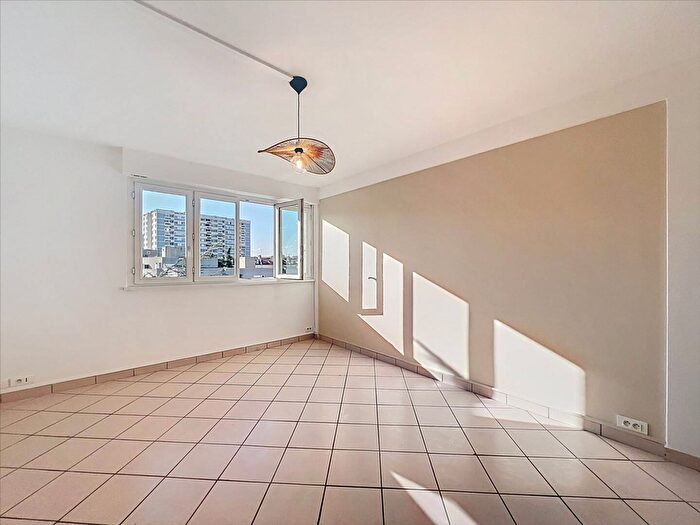 Appartement à louer - La Villette, Lyon ème arrondissement - 2 pièces - 1 chambre