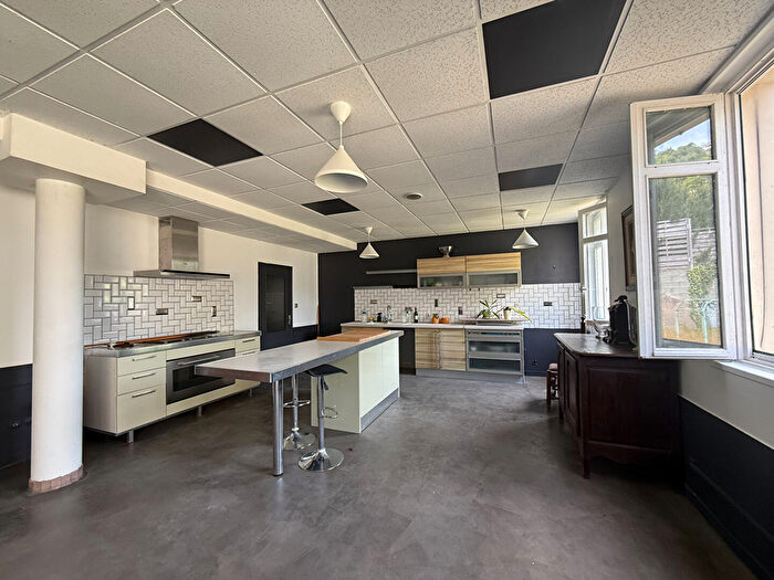 Maison à vendre - Benassay - 9 pièces - 5 chambres