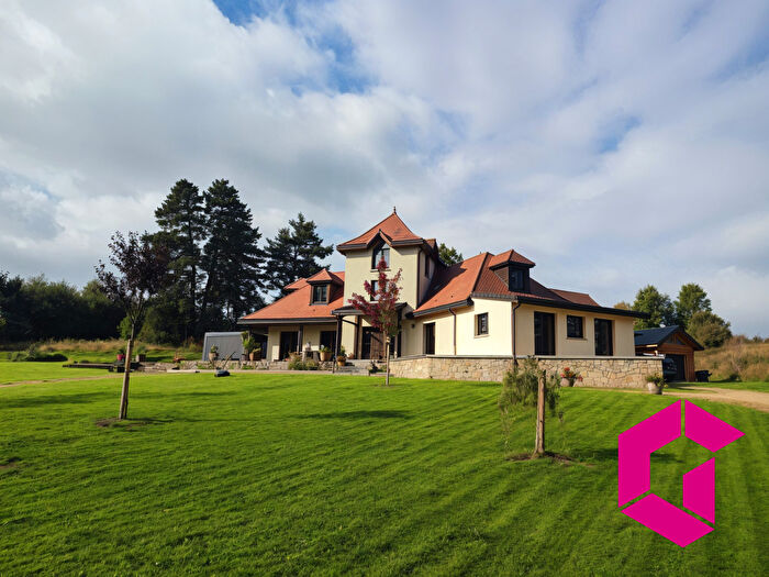 Maison à vendre - Saint-Alyre-dArlanc - 8 pièces - 4 chambres