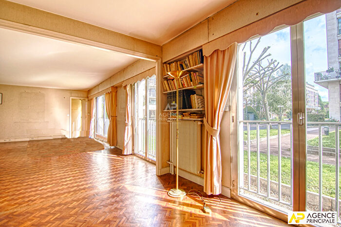 Maisons à vendre et appartements à louer - 1