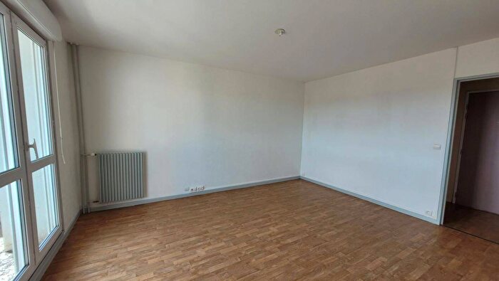 Cité Bretonnie-Chatelet-Favieres-Conches, Montluçon : Appartement 2 pièces à louer