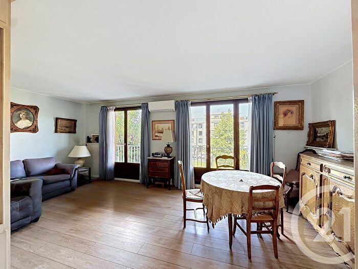 Choisy-le-Roi, Centre-ville, Parc Prairie, Hautes Bornes : Appartement 4 pièces à vendre