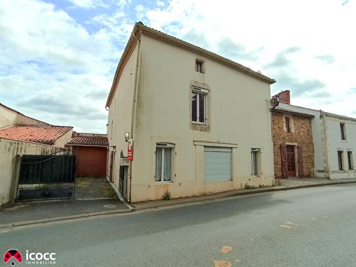 Moutiers-sur-le-Lay : Maison 7 pièces à vendre