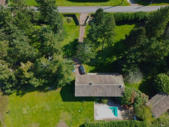Maison 9 pièces à vendre - Saint-Martin-de-Sescas