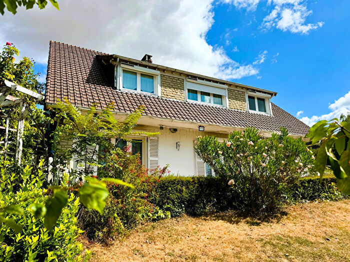 Mézy-sur-Seine : Maison 6 pièces à vendre