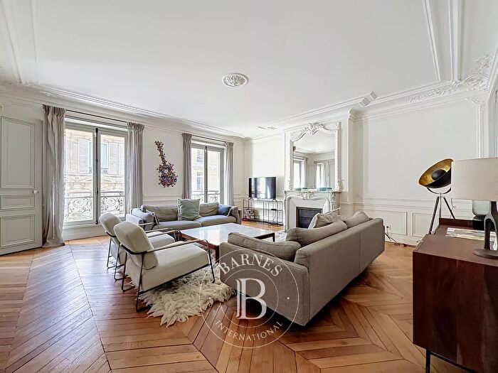 Paris 16ème, Chaillot : Appartement 4 pièces à louer