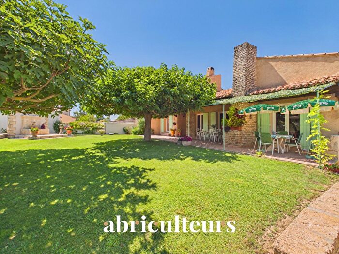 Maison 8 pièces à Charleval, à vendre