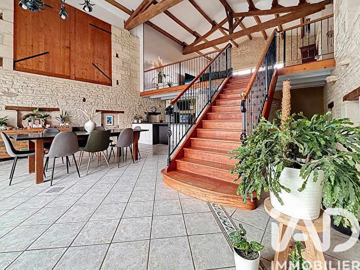Maison à vendre - La Foye-Monjault - 6 pièces - 4 chambres