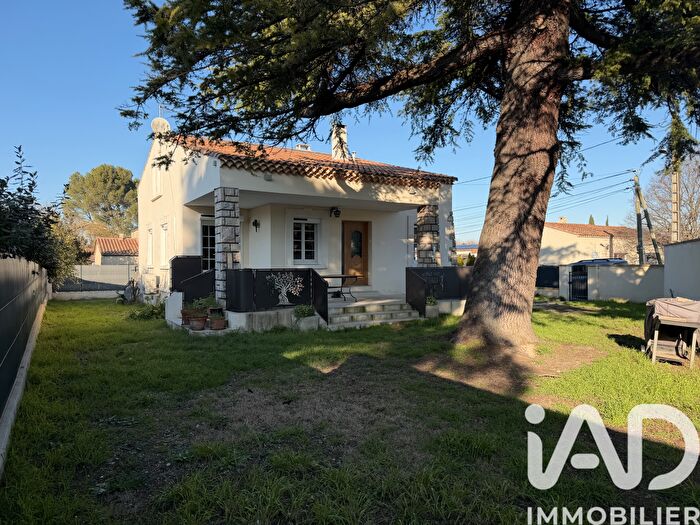 Maison à vendre - Saint-Étienne-du-Grès - 4 pièces - 3 chambres