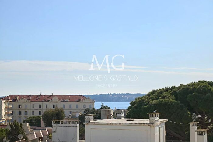 Cannes, Californie Pezou : Appartement 3 pièces à vendre