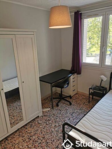 Appartement à louer - Le Murier-La Galochère, Saint-Martin-dHères - 1 pièce - 3 chambres