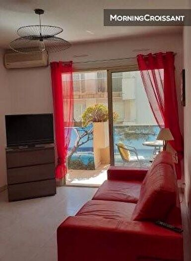 Appartement à louer - Place de Gaulle, Antibes - 1 pièce