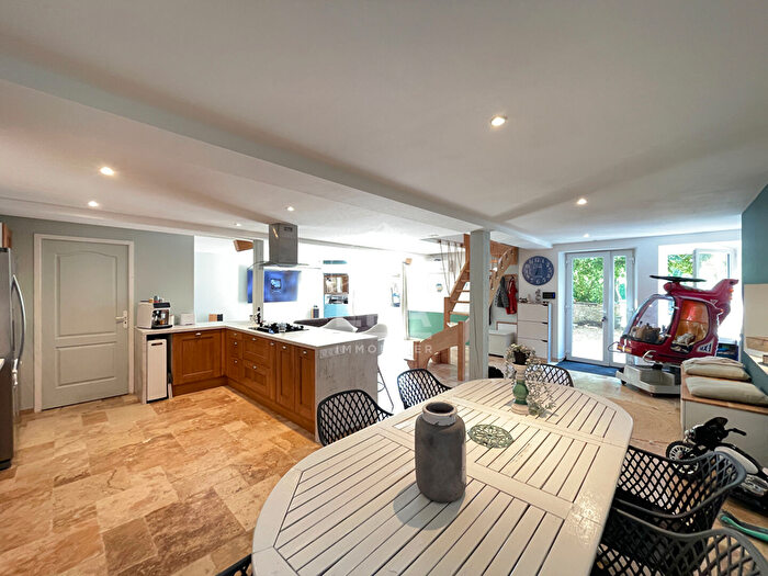 Maison à vendre - Savignac-les-Églises - 5 pièces - 4 chambres